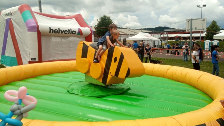 Bullenreiten mieten – mechanischer Bulle – Arena der Wunder AG